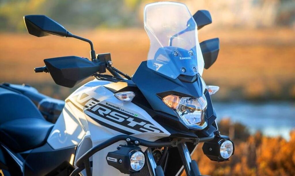 Kawasaki Versys-X 300 2025: Uma Moto Versátil para Todos os Aventureiros